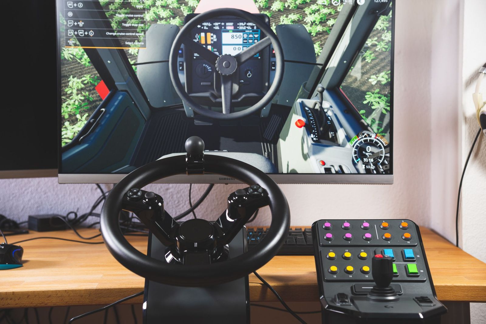 Lenkrad: Logitech Bundle für schwere Maschinen - das Landwirtschafts ...